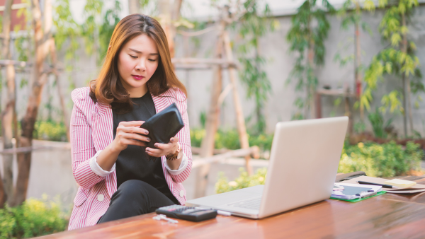 5 tips to avoid getting deep in debt - Learn | Baiduri Bank